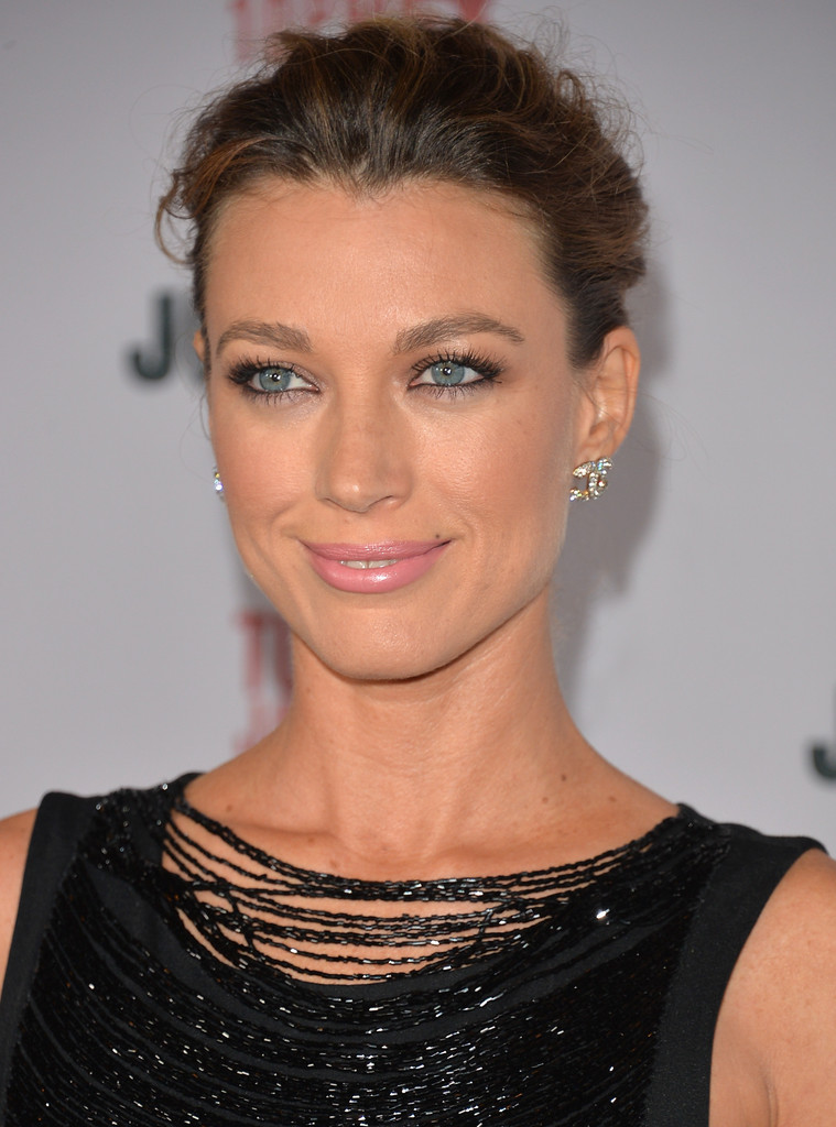 Image of Natalie Zea