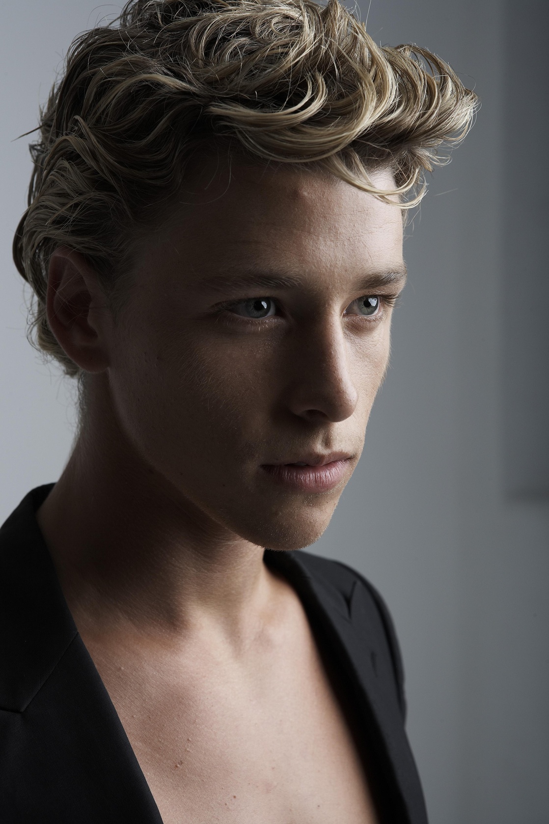 Picture of Mitch Hewer