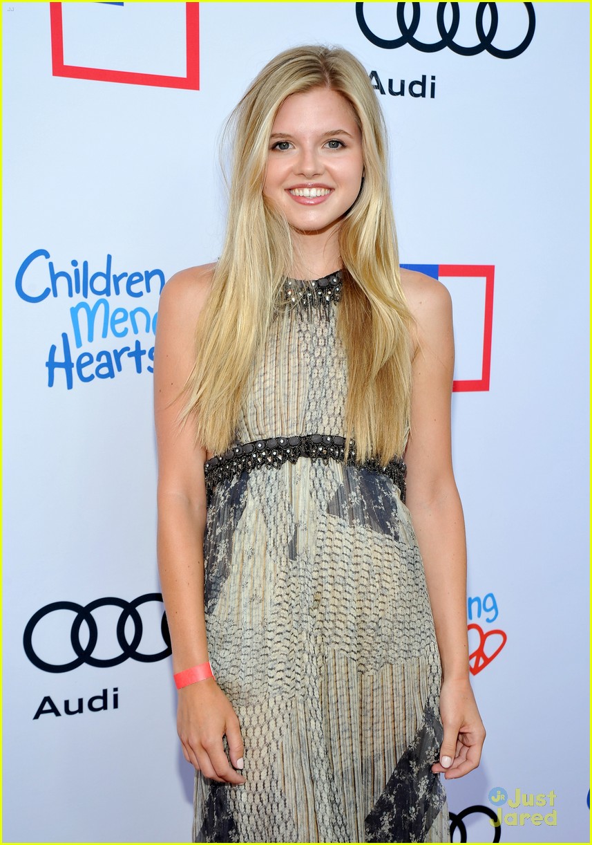 Image of Ana Mulvoy-Ten