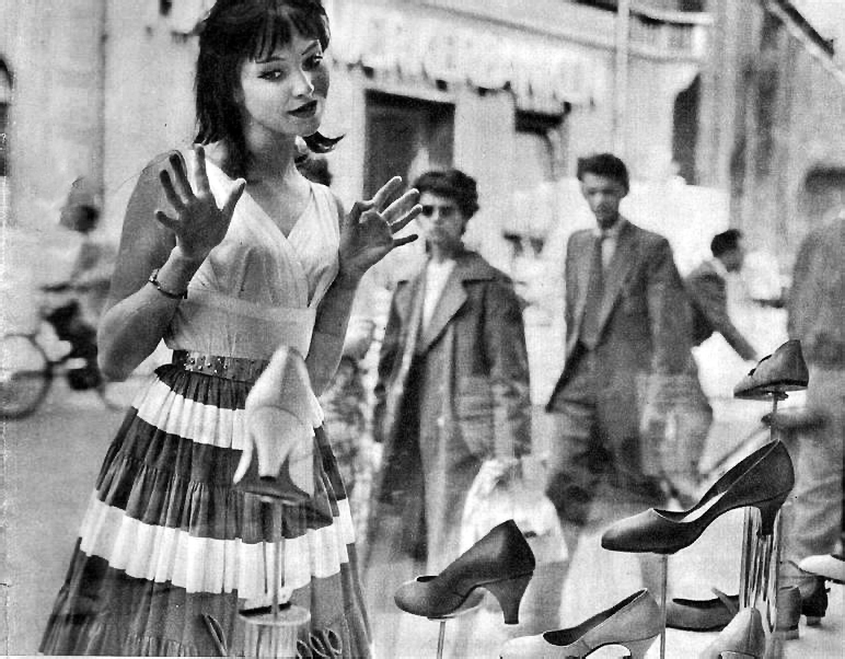 Picture of Pigen og skoene