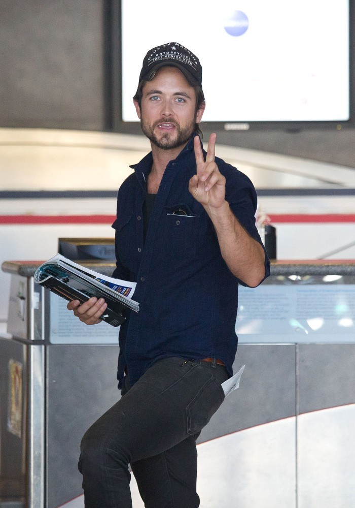 Justin Chatwin image