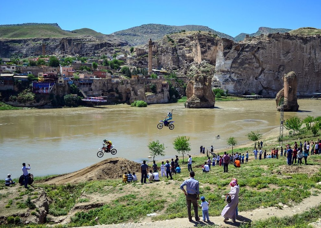 motorcycle show in Hasankeyf