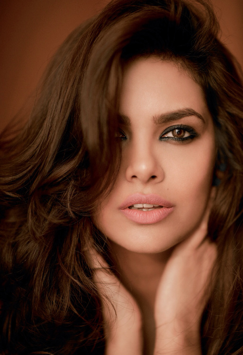 Esha Gupta image