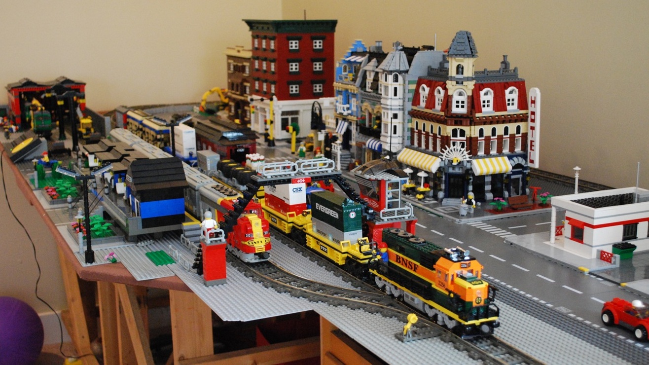 Picture of LEGO Minifigures Series 11 Lady Robot Mini Figure