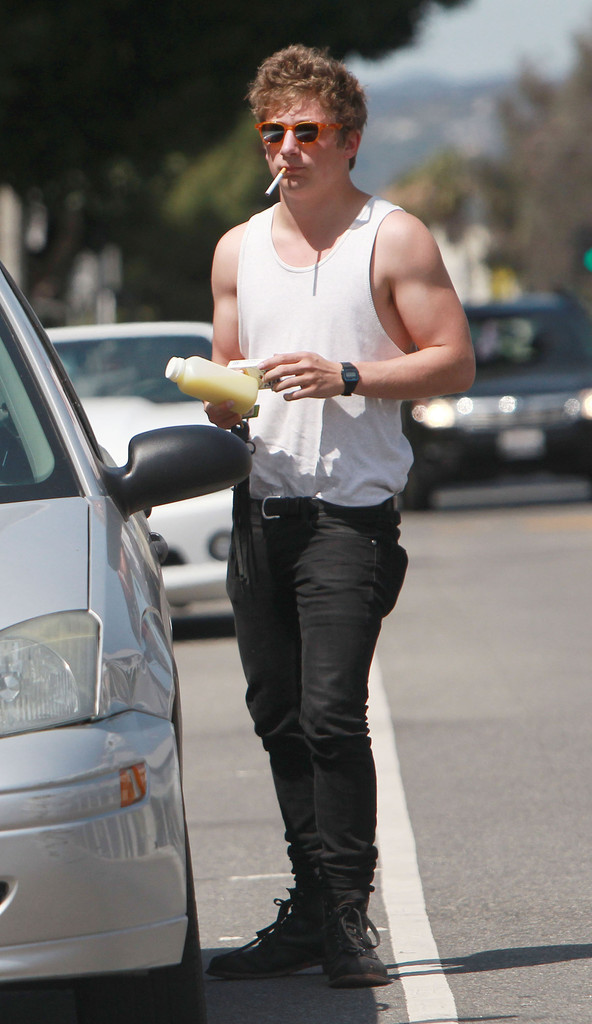 Jeremy Allen White picture