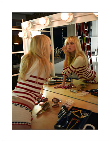 Picture of CariDee English