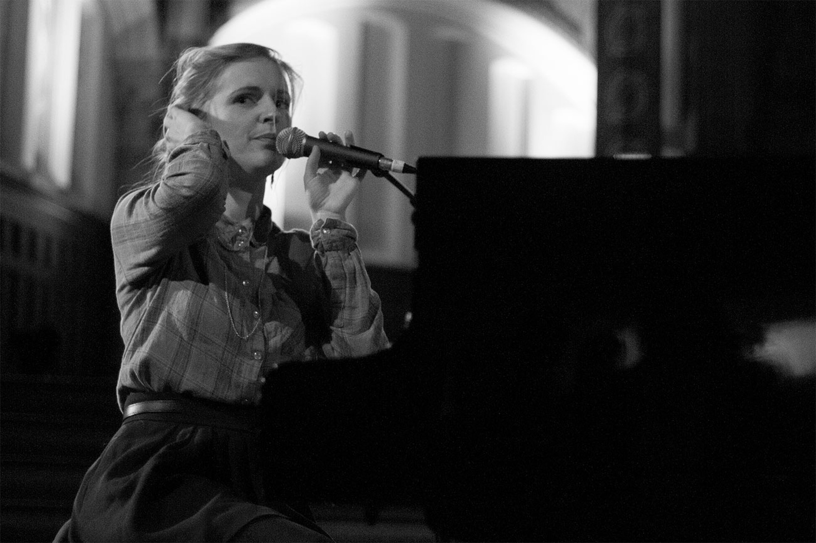 Agnes Obel image