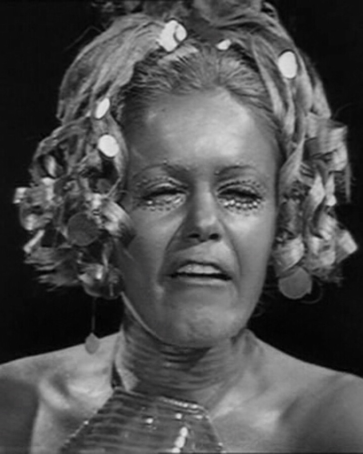 Picture of Suzanne Neve