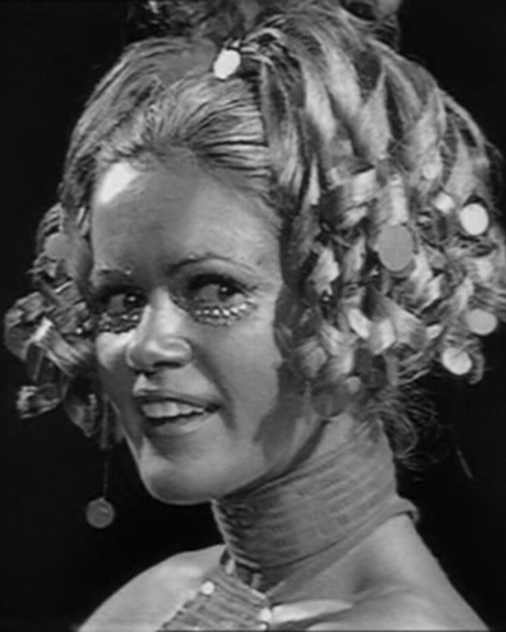 Picture of Suzanne Neve