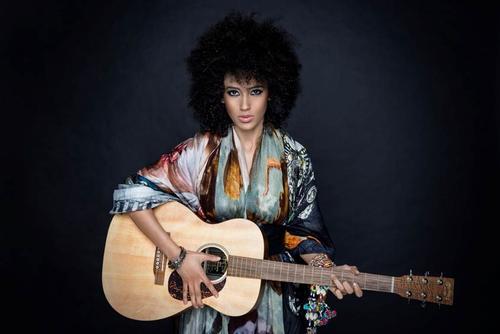 Andy Allo picture