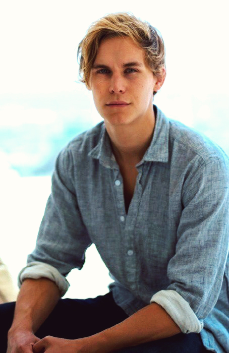 Picture of Rhys Wakefield
