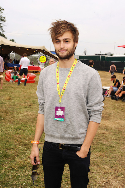 Picture of Douglas Booth