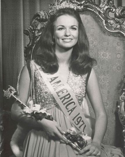 Phyllis George picture