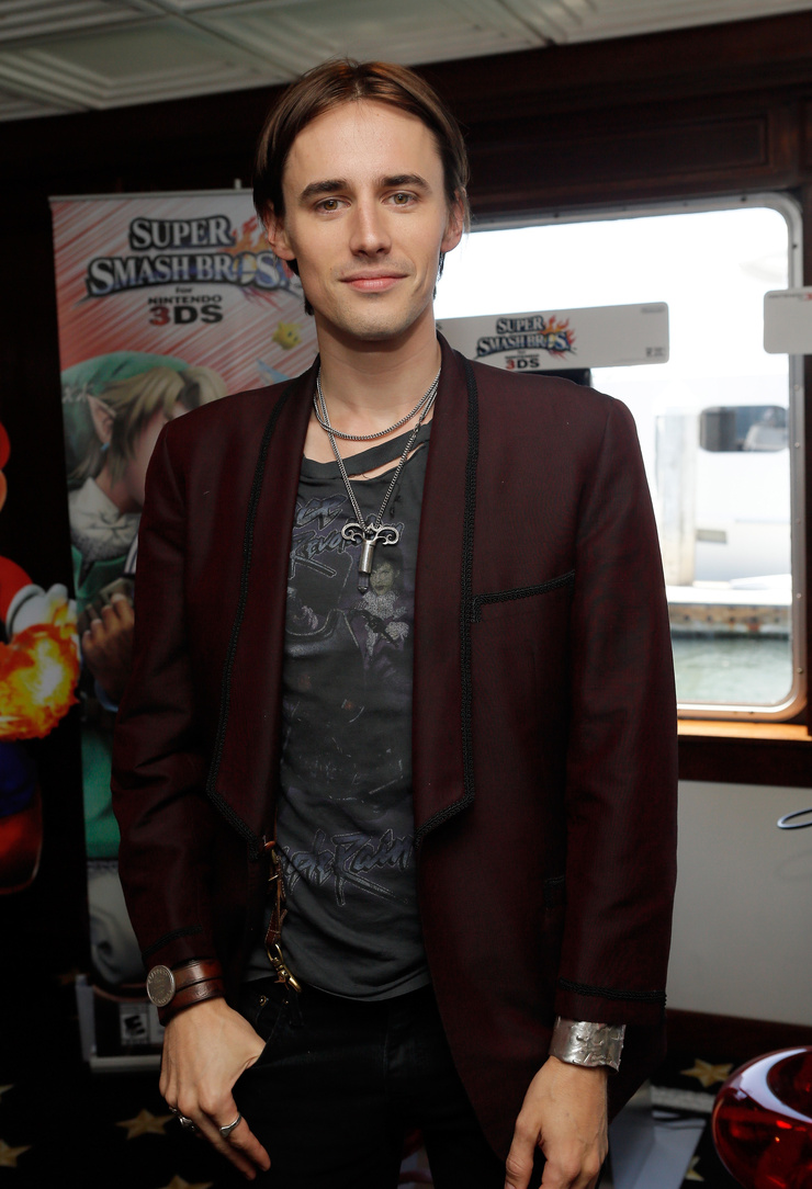 Reeve Carney picture