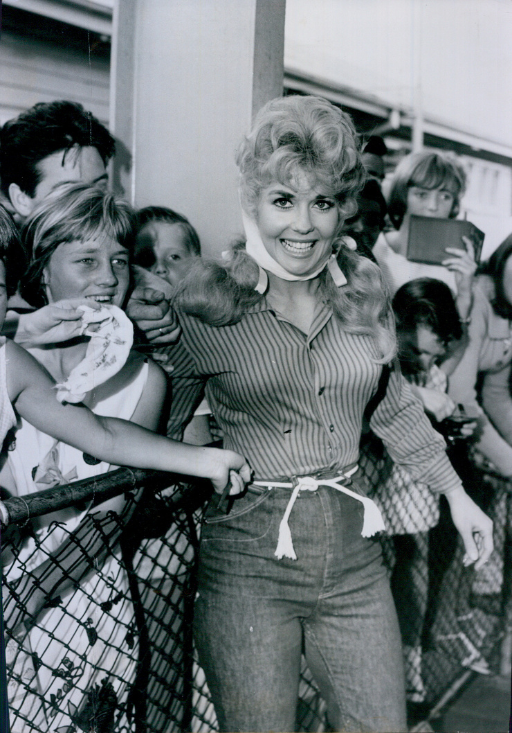Picture of Donna Douglas