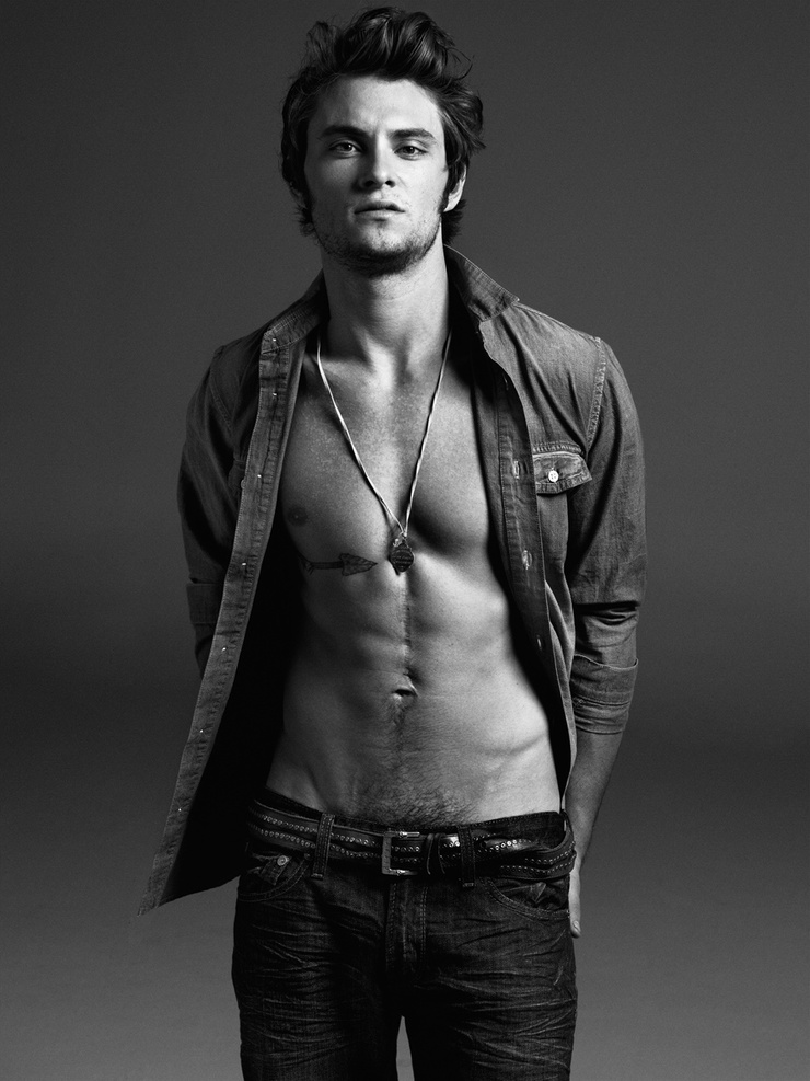 Image of Shiloh Fernandez
