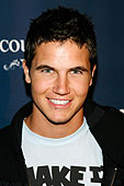 Picture of Robbie Amell