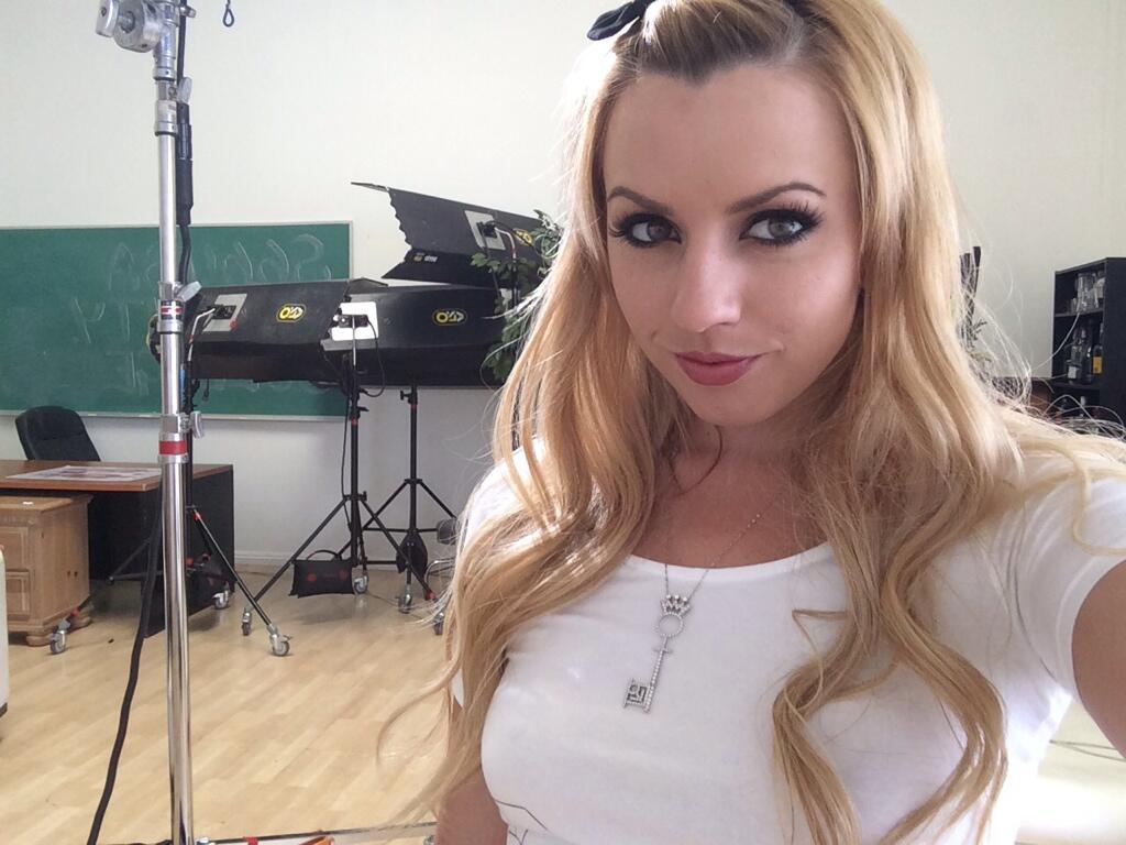Lexi Belle
