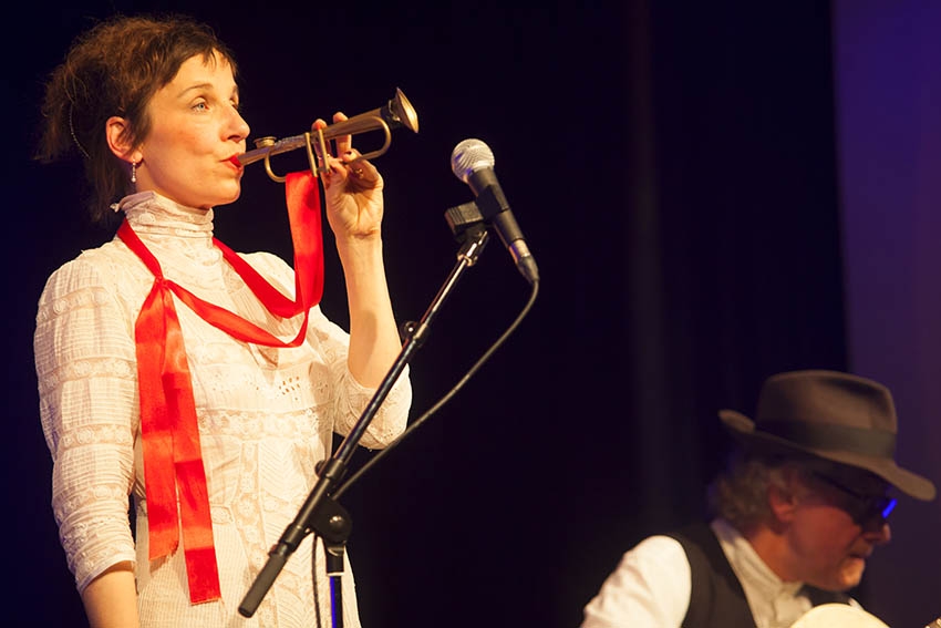 Meret Becker picture