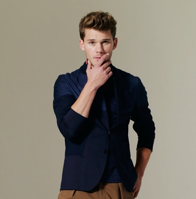 Jeremy Irvine image