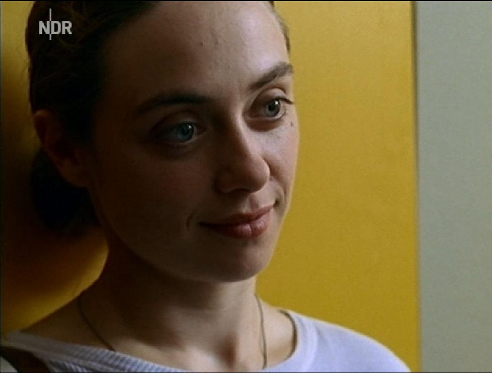 Julia Richter picture