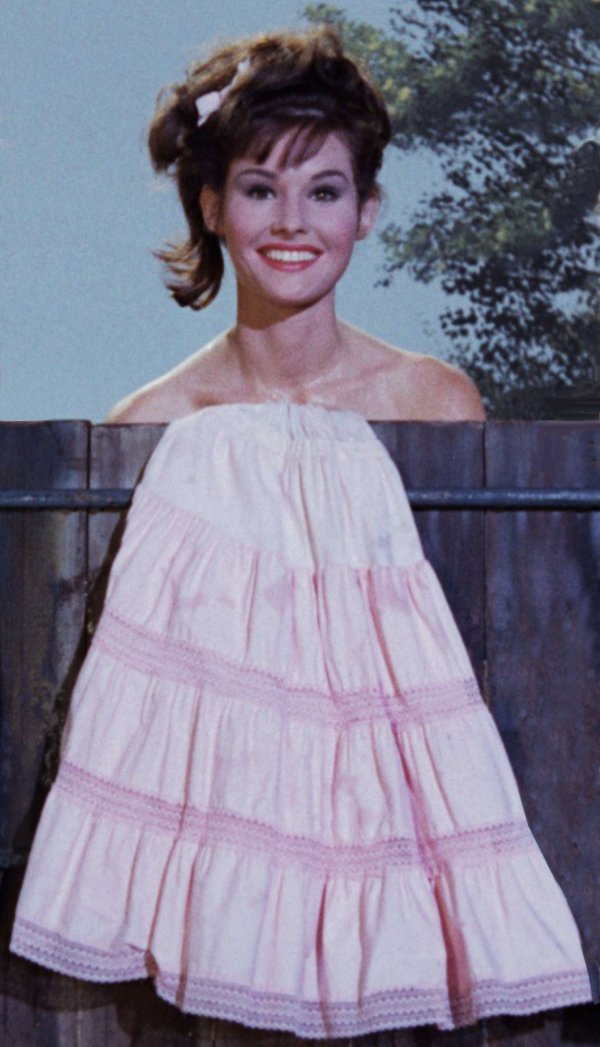 Picture of Lori Saunders