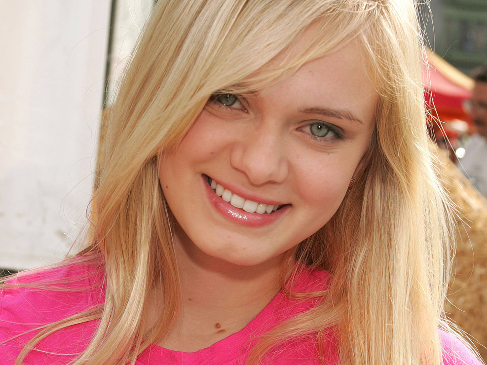 Sara Paxton image