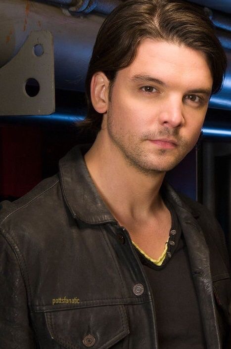 Picture of Andrew Lee Potts