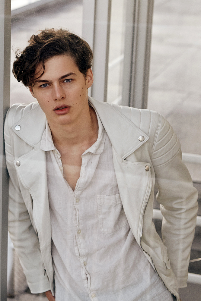 Picture of Darwin Gray