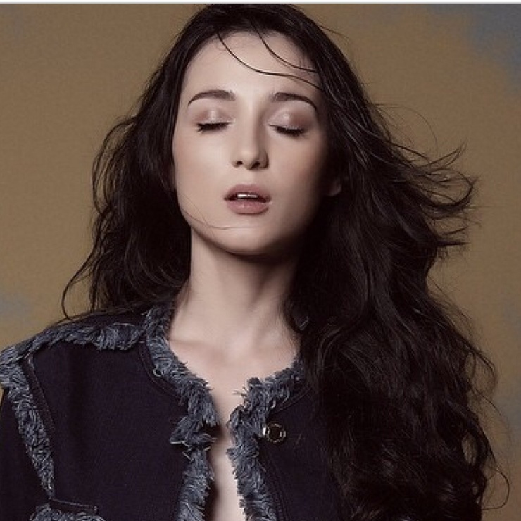 Picture of Julie Estelle
