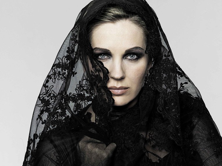 Picture of Annely Peebo