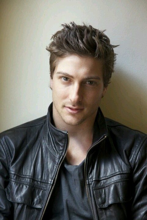 Picture of Daniel Lissing