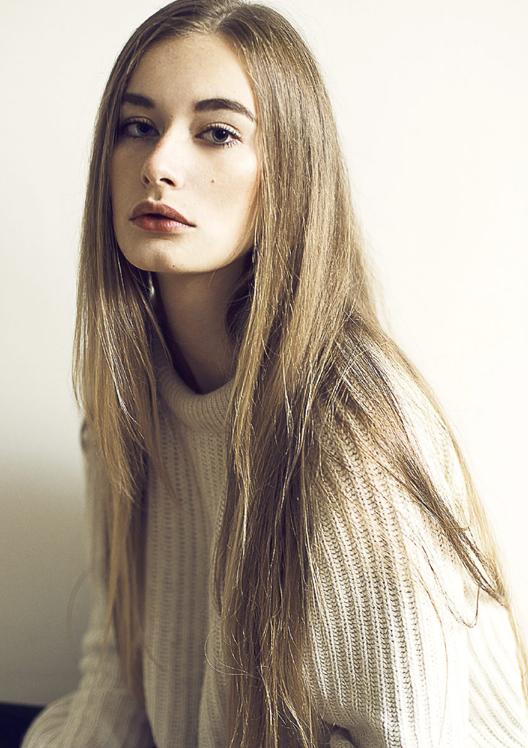 Picture of Amber Boel