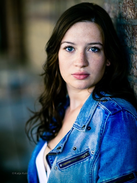 Nina Gummich image