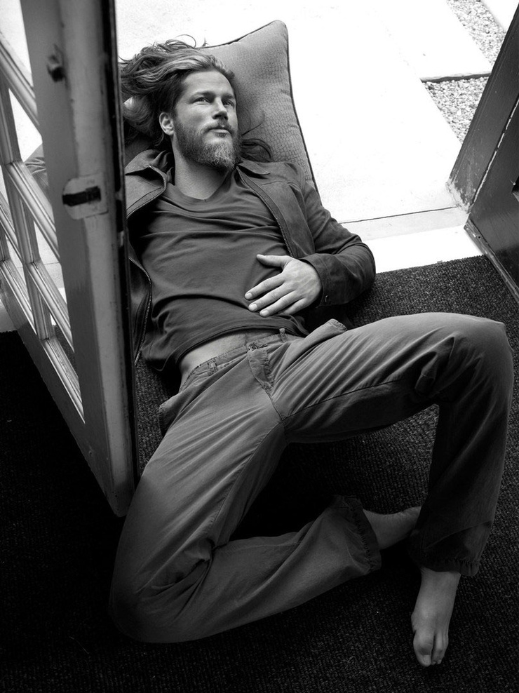 Picture of Travis Fimmel