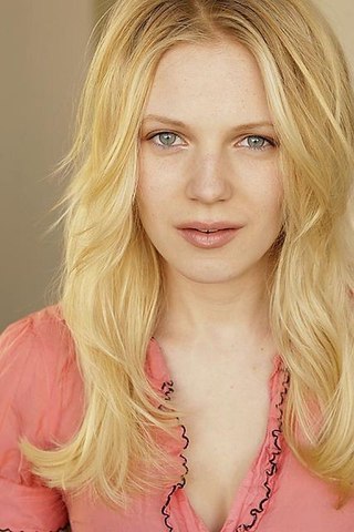 Emma Bell picture