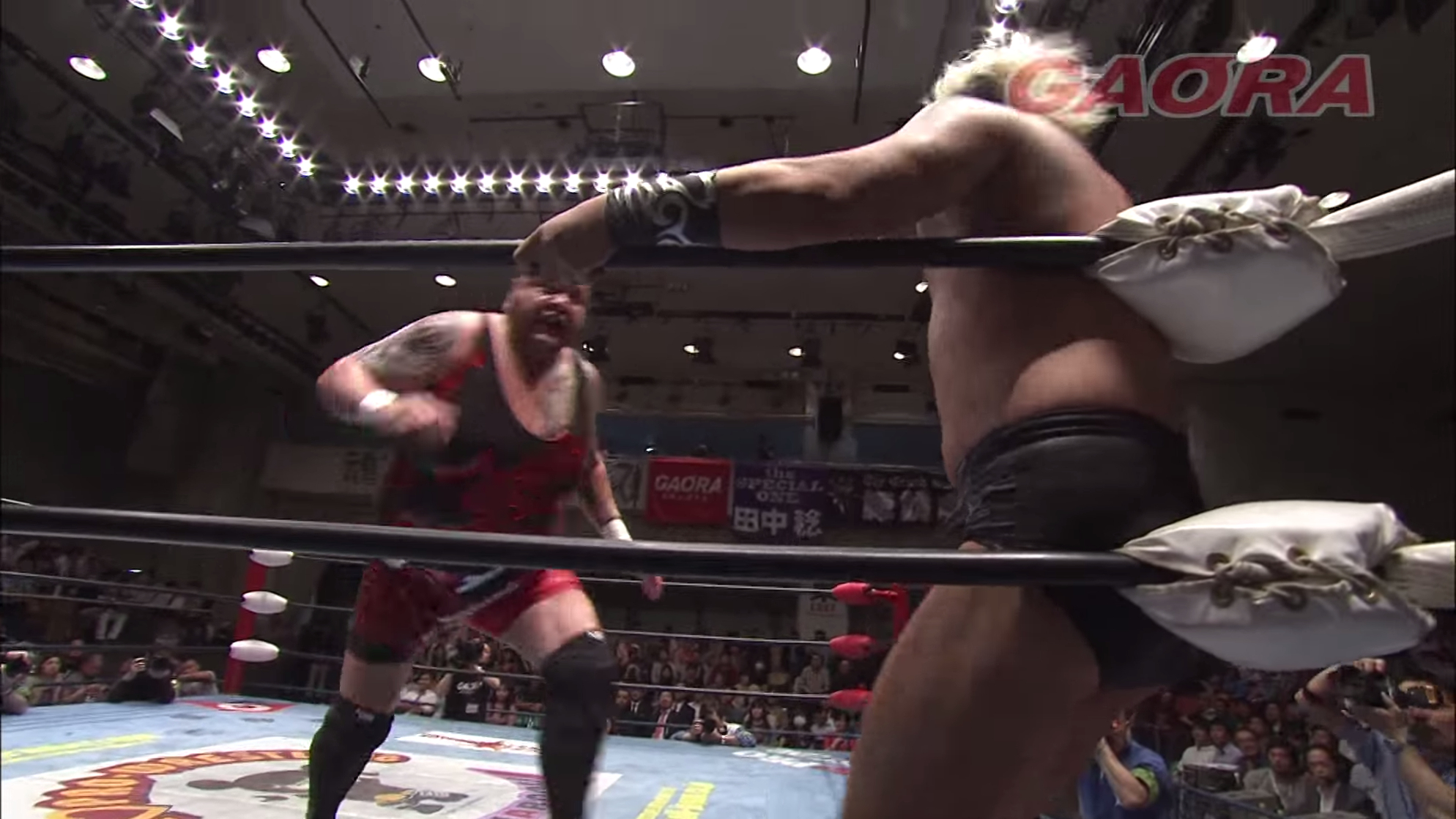 Picture of Suwama vs. Akebono (AJPW, 05/07/12)