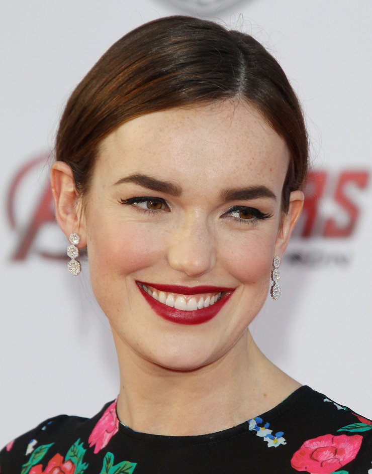 Picture of Elizabeth Henstridge