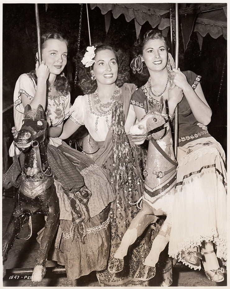 Wanda Hendrix, Rita Conde, Iris Flores