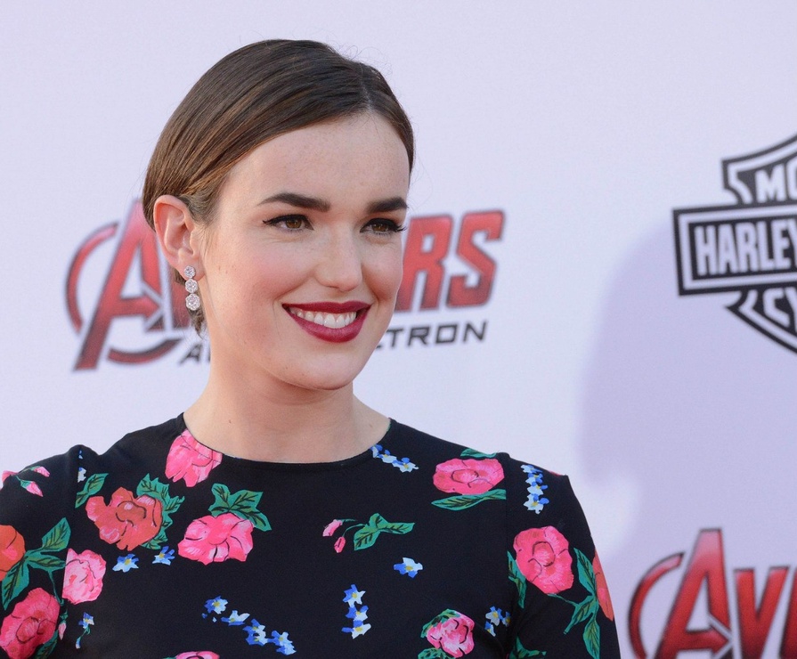 Picture of Elizabeth Henstridge