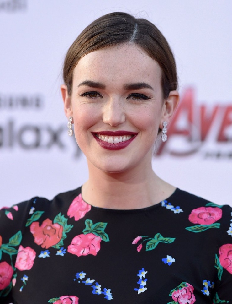 Picture of Elizabeth Henstridge