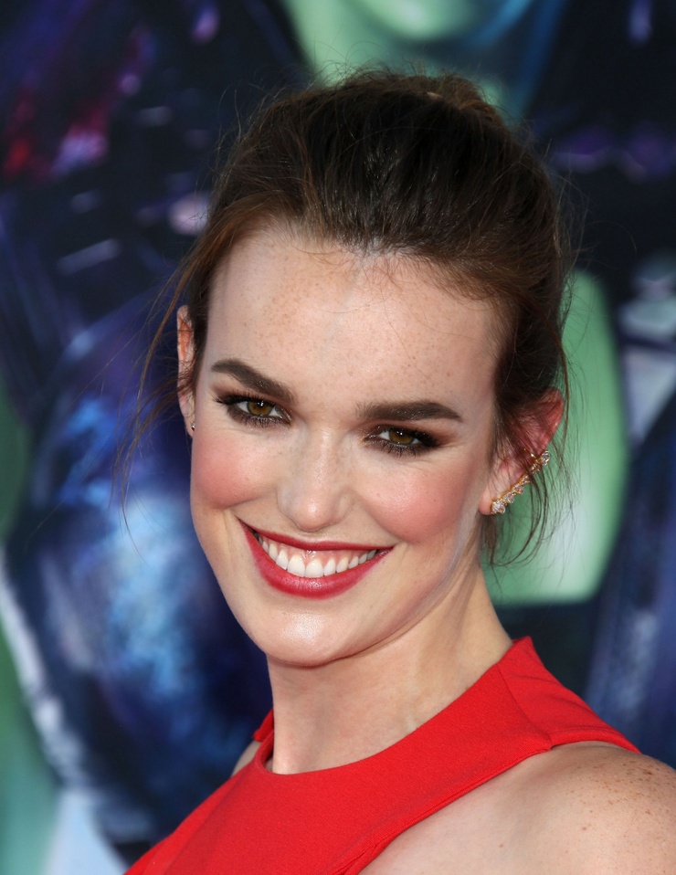 Elizabeth Henstridge image