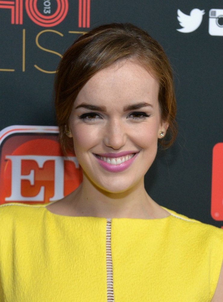 Picture of Elizabeth Henstridge