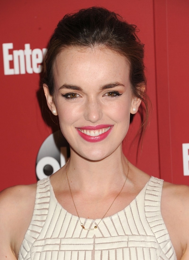 Picture of Elizabeth Henstridge