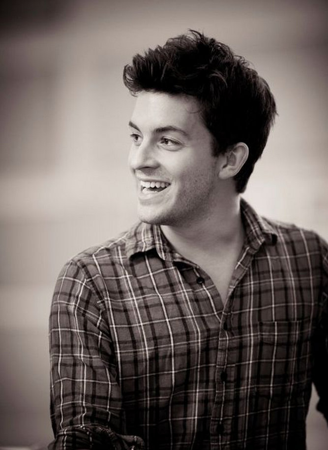 Jonathan Bailey picture