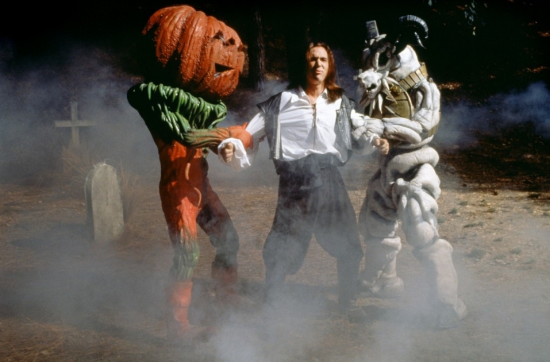 Tommy fighting Pumpkin Rapper and Robogoat
