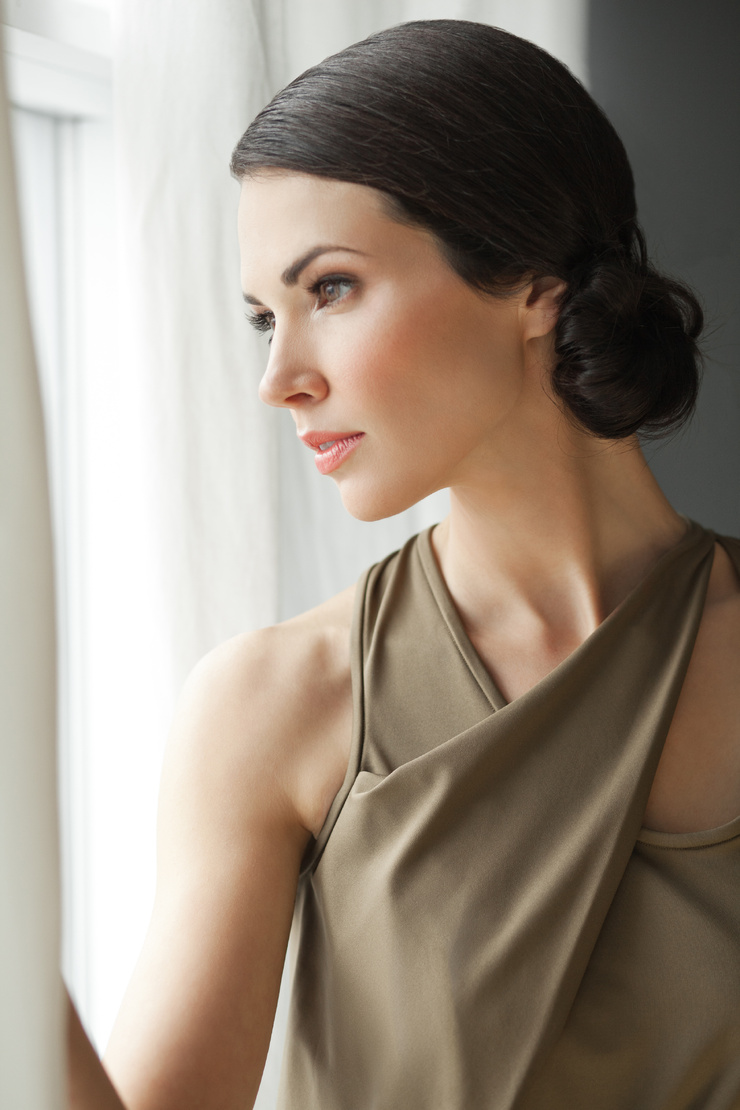 Picture of Laura Mennell