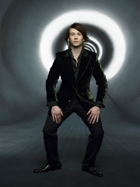 Lou Taylor Pucci picture
