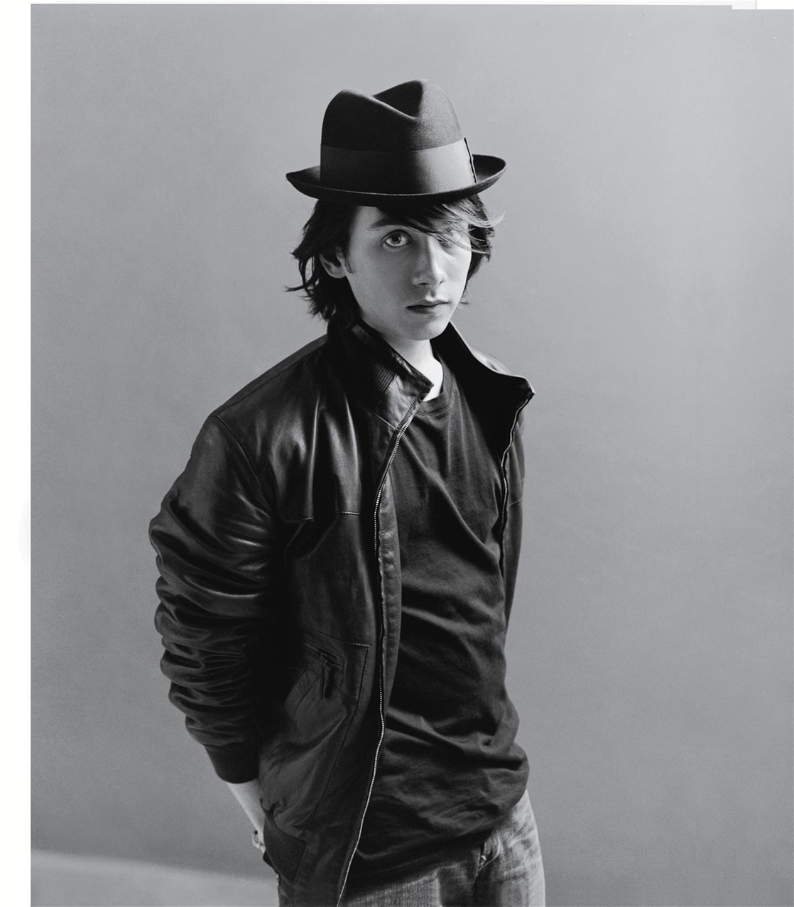 Lou Taylor Pucci picture