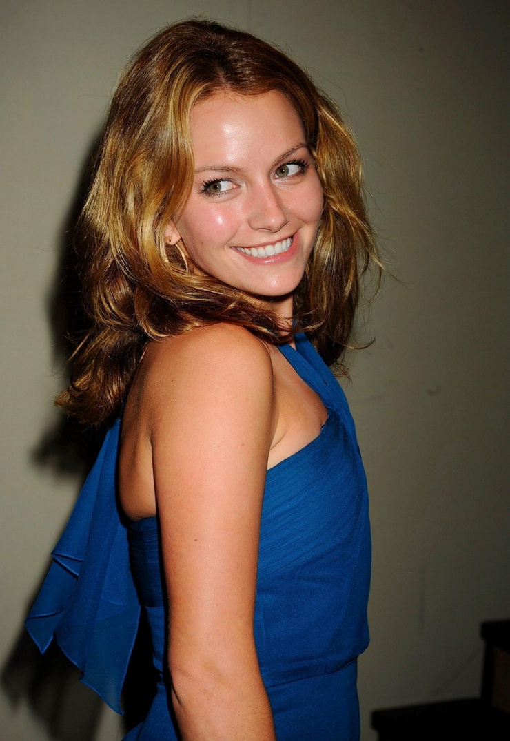 Becki Newton image